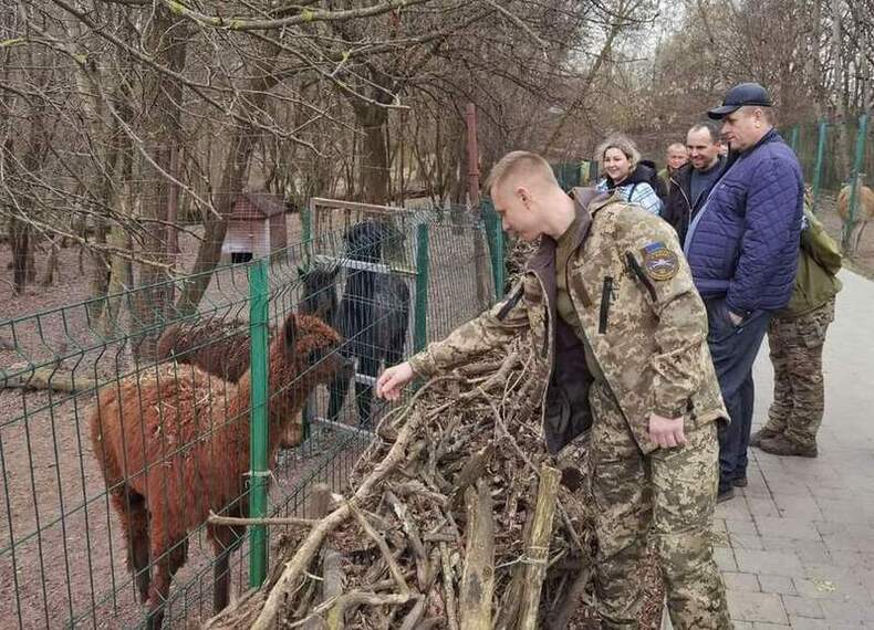 Екскурсія для воїнів у Рівненському зоопарку